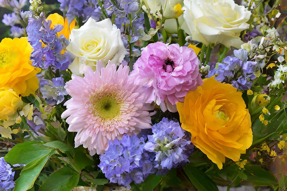 Fresh flowers delivered across West Sussex 6 days a week - Green ...